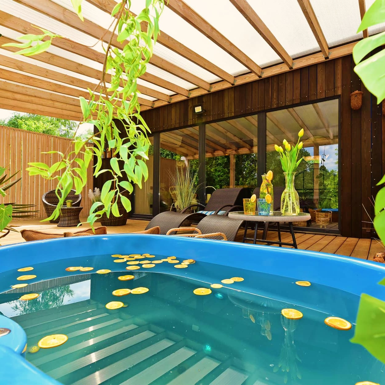 Namelis Dviems CINAMONAS. Namelis dviems KOKOSAS.